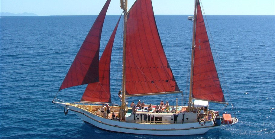 Alexander Stewart 2 Days 1 Night | Whitsundays Overnight Sailing Tour ...